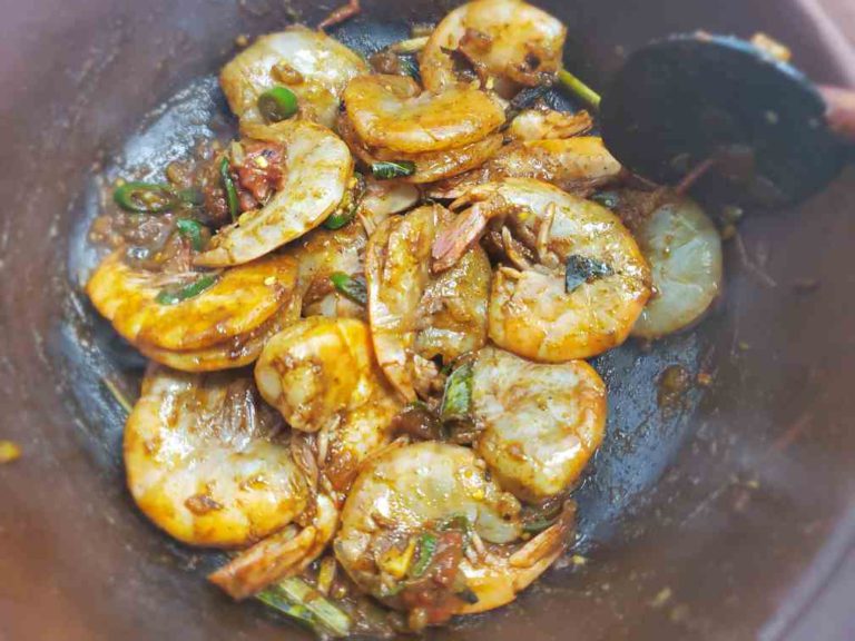Sri Lankan Prawn/Isso Curry - Hungry Lankan